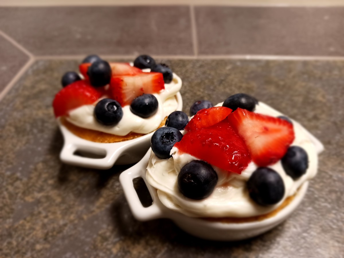 Mini Summer Butter Cakes – The Millennial Farmhouse